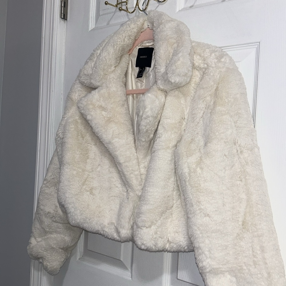 Fluffy White Coat - Gem